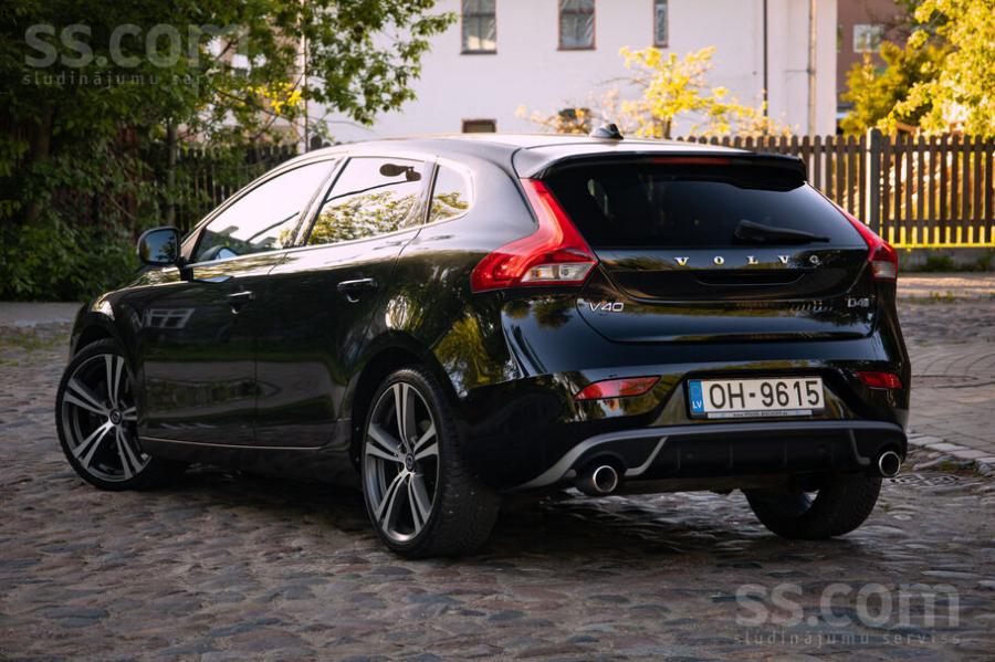 Melns Volvo V40 2017 Jelgava, ar dzinēja tilpumu 2.00 L un nobraukumu 263 tūkst. km par 10800 €, foto 6 vietnē AUTOMOTO.COM.LV