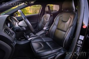 Melns Volvo V40 2017 Jelgava, ar dzinēja tilpumu 2.00 L un nobraukumu 263 tūkst. km par 10800 €, foto 10 vietnē AUTOMOTO.COM.LV