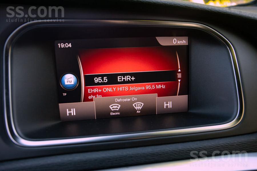 Melns Volvo V40 2017 Jelgava, ar dzinēja tilpumu 2.00 L un nobraukumu 263 tūkst. km par 10800 €, foto 15 vietnē AUTOMOTO.COM.LV
