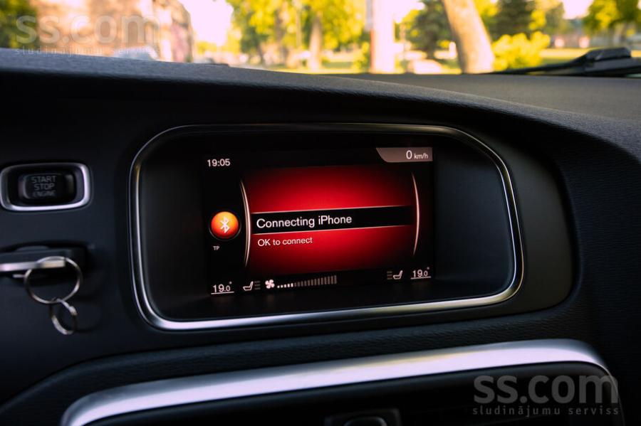 Melns Volvo V40 2017 Jelgava, ar dzinēja tilpumu 2.00 L un nobraukumu 263 tūkst. km par 10800 €, foto 17 vietnē AUTOMOTO.COM.LV