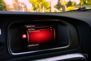 Melns Volvo V40 2017 Jelgava, ar dzinēja tilpumu 2.00 L un nobraukumu 263 tūkst. km par 10800 €, foto 18 vietnē AUTOMOTO.COM.LV