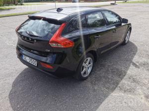 Black Volvo V40 2017 in Jelgava, with an engine capacity of 2.00 L and mileage of 248 thousand km for 6900 €, photo 4 on AUTOMOTO.COM.LV