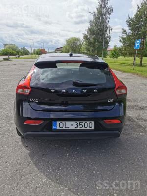 Black Volvo V40 2017 in Jelgava, with an engine capacity of 2.00 L and mileage of 248 thousand km for 6900 €, photo 5 on AUTOMOTO.COM.LV