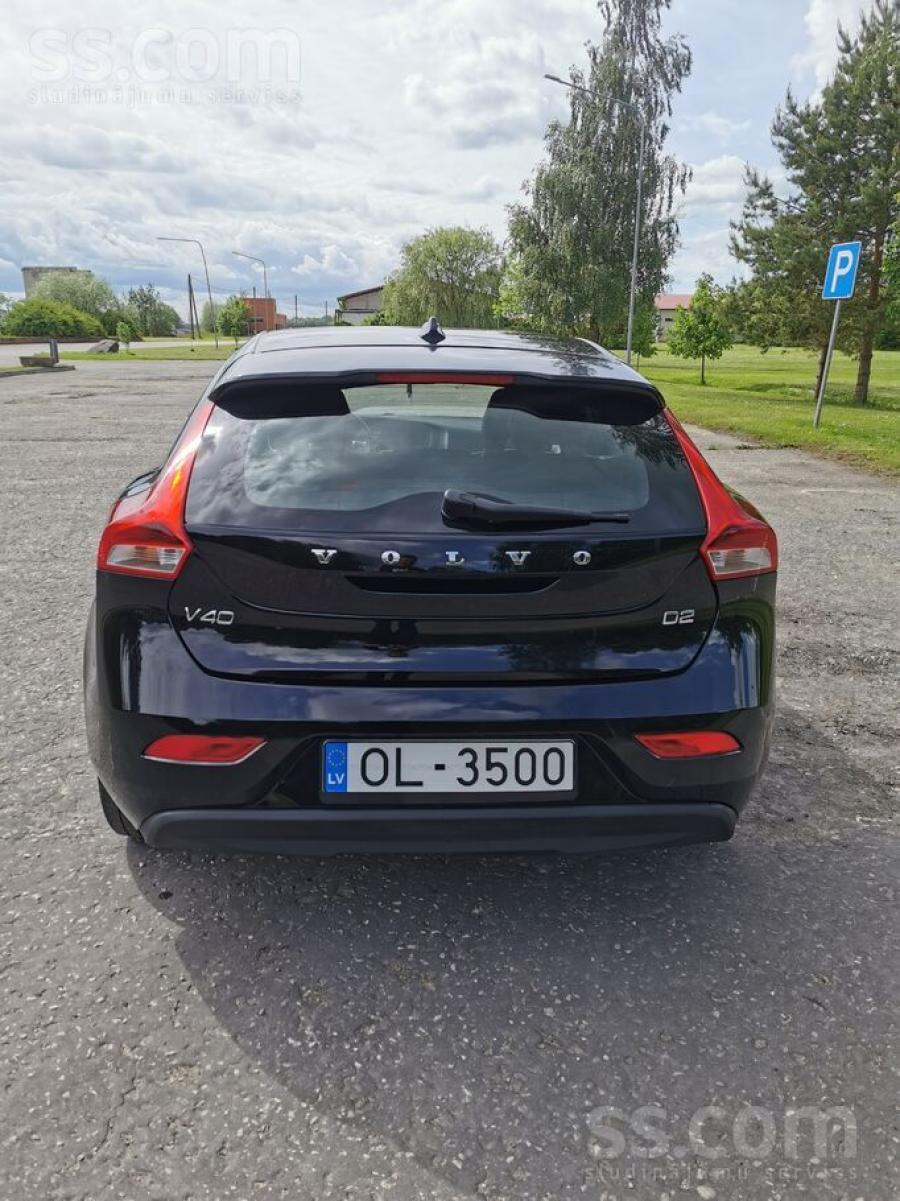 Black Volvo V40 2017 in Jelgava, with an engine capacity of 2.00 L and mileage of 248 thousand km for 6900 €, photo 5 on AUTOMOTO.COM.LV