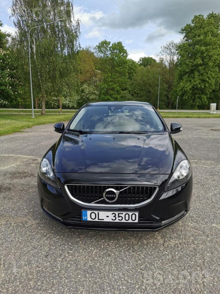 Black Volvo V40 2017 in Jelgava, with an engine capacity of 2.00 L and mileage of 248 thousand km for 6900 €, photo 7 on AUTOMOTO.COM.LV