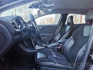 Black Volvo V40 2017 in Jelgava, with an engine capacity of 2.00 L and mileage of 248 thousand km for 6900 €, photo 9 on AUTOMOTO.COM.LV