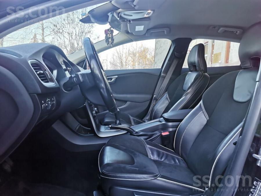 Black Volvo V40 2017 in Jelgava, with an engine capacity of 2.00 L and mileage of 248 thousand km for 6900 €, photo 9 on AUTOMOTO.COM.LV