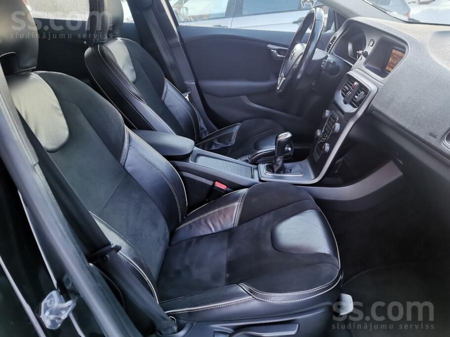 Black Volvo V40 2017 in Jelgava, with an engine capacity of 2.00 L and mileage of 248 thousand km for 6900 €, photo 10 on AUTOMOTO.COM.LV