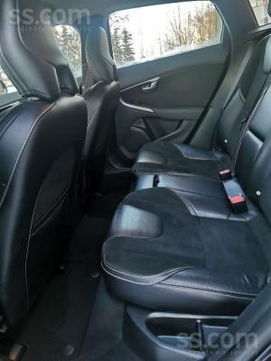 Black Volvo V40 2017 in Jelgava, with an engine capacity of 2.00 L and mileage of 248 thousand km for 6900 €, photo 11 on AUTOMOTO.COM.LV