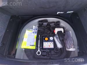Black Volvo V40 2017 in Jelgava, with an engine capacity of 2.00 L and mileage of 248 thousand km for 6900 €, photo 15 on AUTOMOTO.COM.LV
