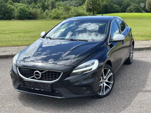 Black Volvo V40 2017 in Kaunas, with an engine capacity of 2.00 L and mileage of 214 thousand km for 9950 €, photo 1 on AUTOMOTO.COM.LV
