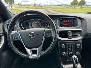 Melns Volvo V40 2017 Kauņa, ar dzinēja tilpumu 2.00 L un nobraukumu 214 tūkst. km par 9950 €, foto 4 vietnē AUTOMOTO.COM.LV