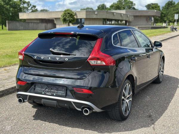 Black Volvo V40 2017 in Kaunas, with an engine capacity of 2.00 L and mileage of 214 thousand km for 9950 €, photo 7 on AUTOMOTO.COM.LV