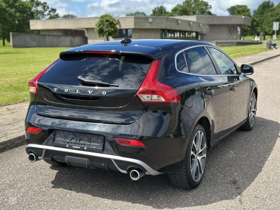 Melns Volvo V40 2017 Kauņa, ar dzinēja tilpumu 2.00 L un nobraukumu 214 tūkst. km par 9950 €, foto 8 vietnē AUTOMOTO.COM.LV