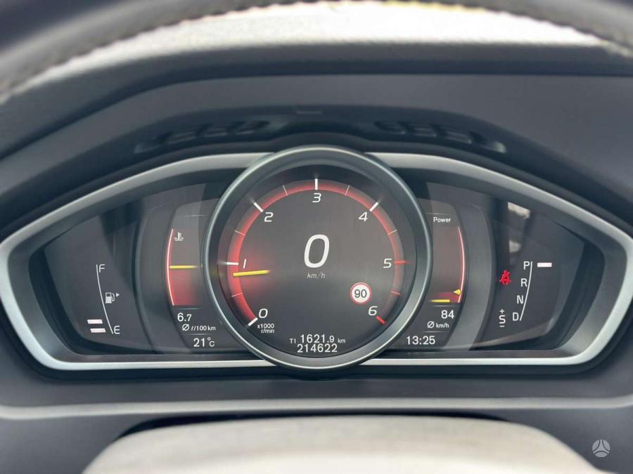 Melns Volvo V40 2017 Kauņa, ar dzinēja tilpumu 2.00 L un nobraukumu 214 tūkst. km par 9950 €, foto 12 vietnē AUTOMOTO.COM.LV
