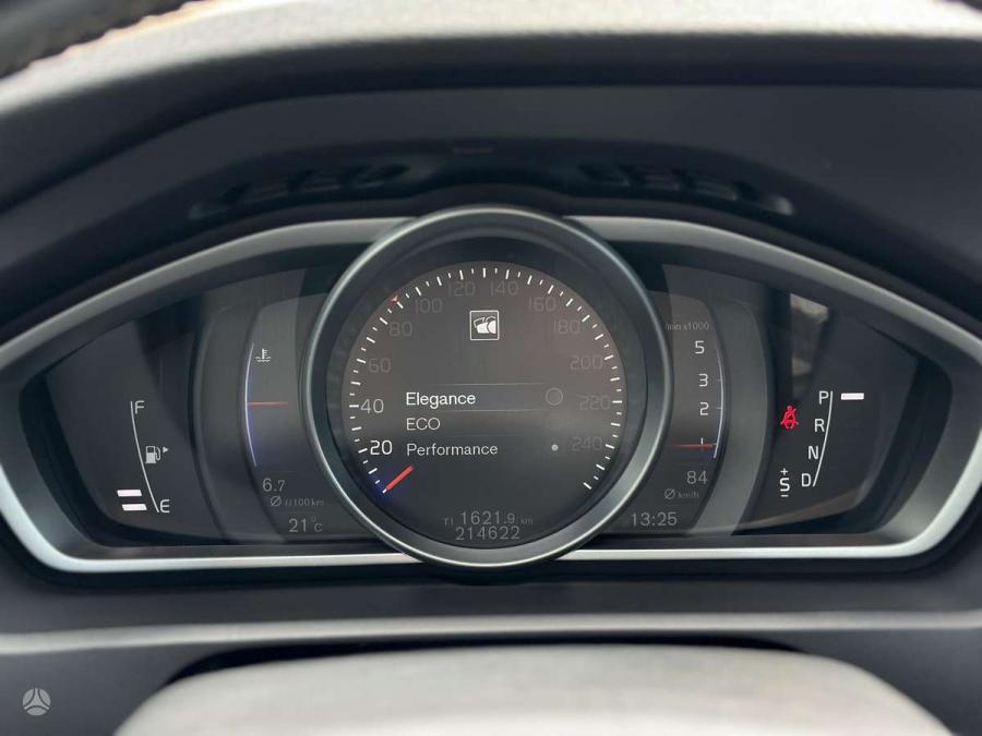 Melns Volvo V40 2017 Kauņa, ar dzinēja tilpumu 2.00 L un nobraukumu 214 tūkst. km par 9950 €, foto 13 vietnē AUTOMOTO.COM.LV