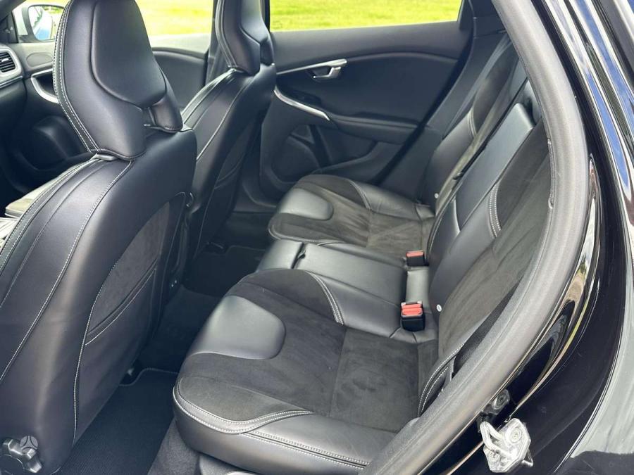 Melns Volvo V40 2017 Kauņa, ar dzinēja tilpumu 2.00 L un nobraukumu 214 tūkst. km par 9950 €, foto 21 vietnē AUTOMOTO.COM.LV
