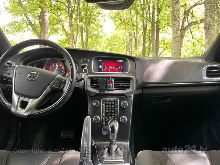 Черный Вольво В40 2017 в Таллин, объемом двигателя 1.50 л и пробегом 182 тыс. км за 11699 €, фото 9 на AUTOMOTO.COM.LV