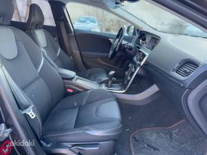 Black Volvo V40 2017 in Narva, with an engine capacity of 2.00 L and mileage of 280 thousand km for 5999 €, photo 8 on AUTOMOTO.COM.LV