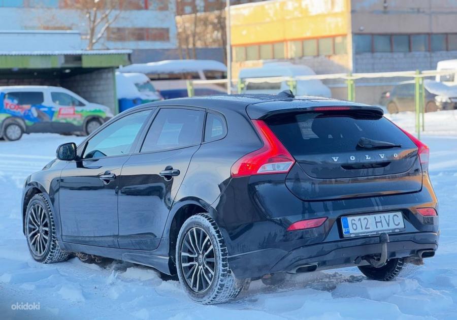 Black Volvo V40 2017 in Narva, with an engine capacity of 2.00 L and mileage of 280 thousand km for 5999 €, photo 13 on AUTOMOTO.COM.LV