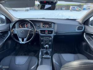 Black Volvo V40 2017 in Narva, with an engine capacity of 2.00 L and mileage of 280 thousand km for 5999 €, photo 15 on AUTOMOTO.COM.LV