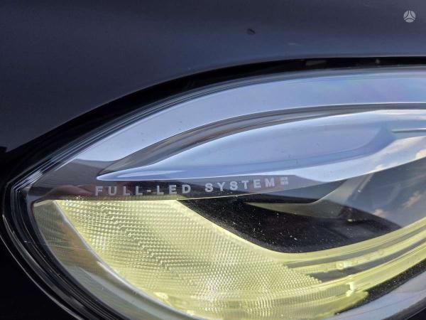 Black Volvo V40 2017 in Kaunas, with an engine capacity of 1.97 L and mileage of 280 thousand km for 8999 €, photo 7 on AUTOMOTO.COM.LV