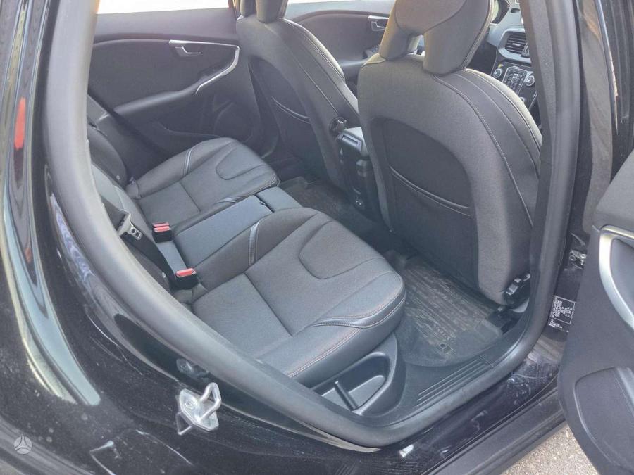 Melns Volvo V40 2017 Kauņa, ar dzinēja tilpumu 1.97 L un nobraukumu 280 tūkst. km par 8999 €, foto 12 vietnē AUTOMOTO.COM.LV