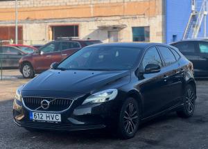 Melns Volvo V40 2017 Narva, ar dzinēja tilpumu 2.00 L un nobraukumu 280 tūkst. km par 5999 €, foto 3 vietnē AUTOMOTO.COM.LV
