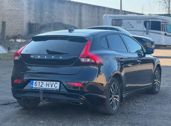 Black Volvo V40 2017 in Narva, with an engine capacity of 2.00 L and mileage of 280 thousand km for 5999 €, photo 3 on AUTOMOTO.COM.LV