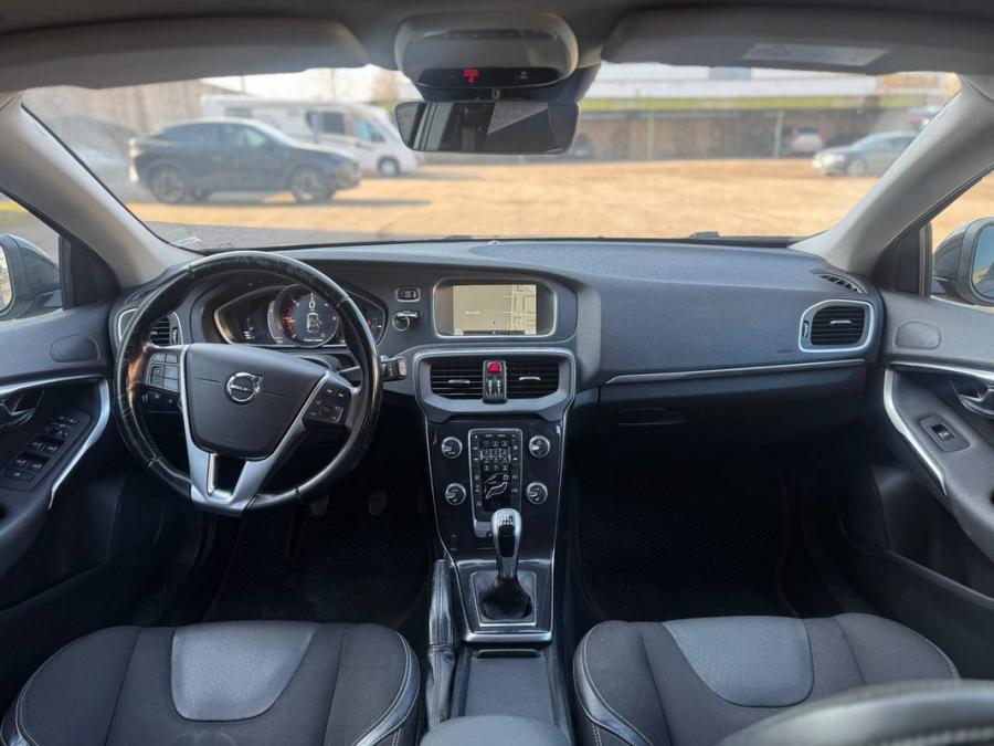 Melns Volvo V40 2017 Narva, ar dzinēja tilpumu 2.00 L un nobraukumu 280 tūkst. km par 5999 €, foto 16 vietnē AUTOMOTO.COM.LV