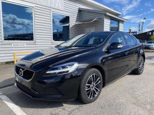 Melns Volvo V40 2017 Kauņa, ar dzinēja tilpumu 1.97 L un nobraukumu 175 tūkst. km par 10900 €, foto  vietnē AUTOMOTO.COM.LV