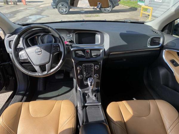 Черный Вольво В40 2017 в Каунас, объемом двигателя 1.97 л и пробегом 175 тыс. км за 10900 €, фото 8 на AUTOMOTO.COM.LV