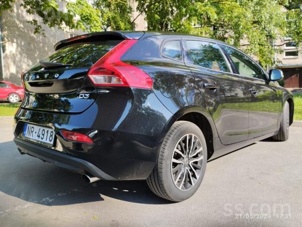 Melns Volvo V40 2017 Rīga, ar dzinēja tilpumu 2.00 L un nobraukumu 215 tūkst. km par 9500 €, foto 3 vietnē AUTOMOTO.COM.LV