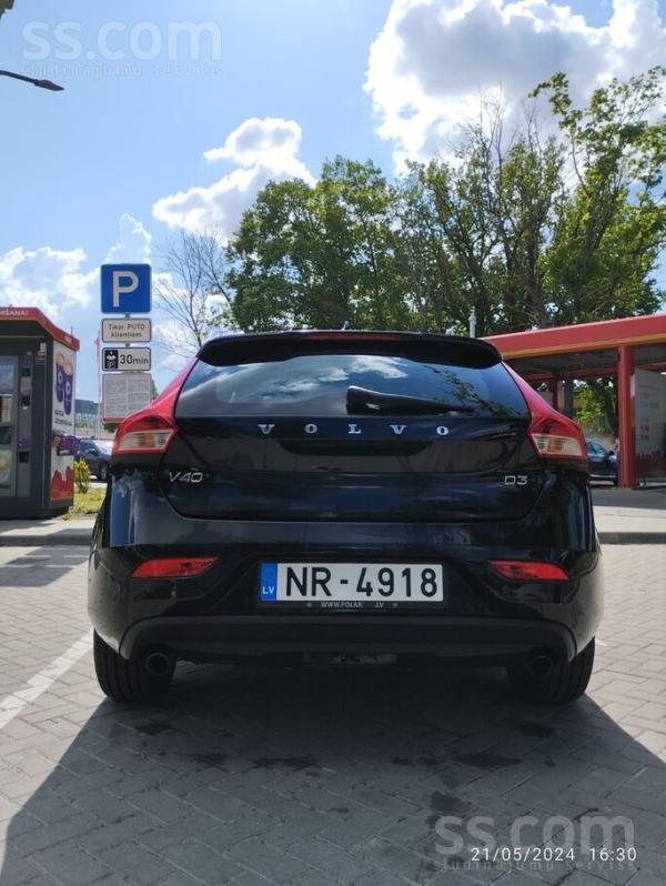 Melns Volvo V40 2017 Rīga, ar dzinēja tilpumu 2.00 L un nobraukumu 215 tūkst. km par 9500 €, foto 5 vietnē AUTOMOTO.COM.LV