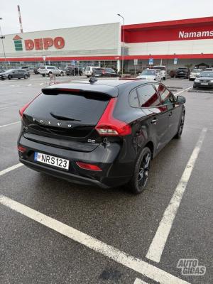 Black Volvo V40 2017 in Vilnius, with an engine capacity of 2.00 L and mileage of 289 thousand km for 10200 €, photo 4 on AUTOMOTO.COM.LV
