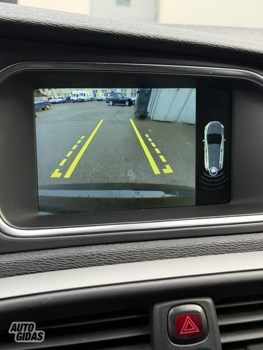 Black Volvo V40 2017 in Vilnius, with an engine capacity of 2.00 L and mileage of 289 thousand km for 10200 €, photo 11 on AUTOMOTO.COM.LV