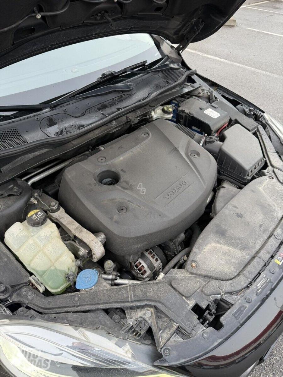 Black Volvo V40 2017 in Vilnius, with an engine capacity of 2.00 L and mileage of 289 thousand km for 10200 €, photo 13 on AUTOMOTO.COM.LV