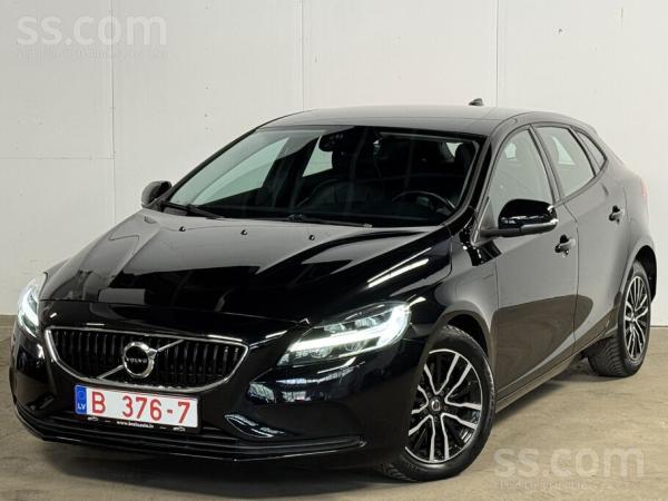 Black Volvo V40 2017 in Jurmala, with an engine capacity of 2.00 L and mileage of 220 thousand km for 9750 €, photo 1 on AUTOMOTO.COM.LV