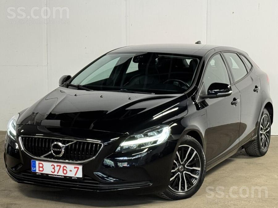 Black Volvo V40 2017 in Jurmala, with an engine capacity of 2.00 L and mileage of 220 thousand km for 9750 €, photo 1 on AUTOMOTO.COM.LV