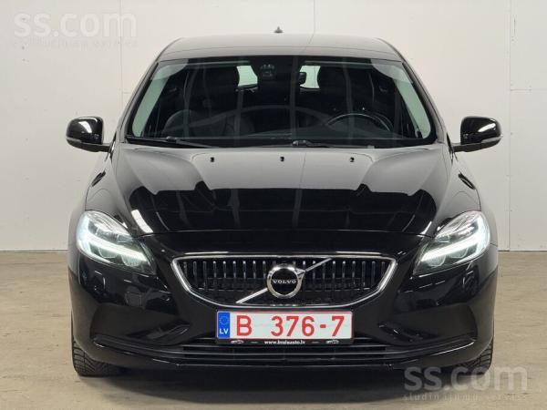 Black Volvo V40 2017 in Jurmala, with an engine capacity of 2.00 L and mileage of 220 thousand km for 9750 €, photo 5 on AUTOMOTO.COM.LV