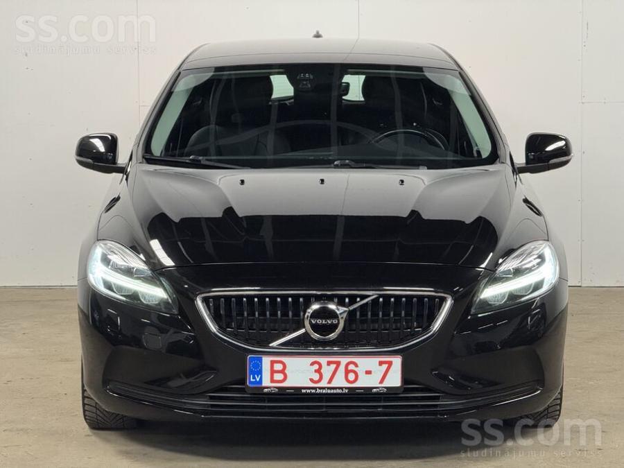 Black Volvo V40 2017 in Jurmala, with an engine capacity of 2.00 L and mileage of 220 thousand km for 9750 €, photo 6 on AUTOMOTO.COM.LV