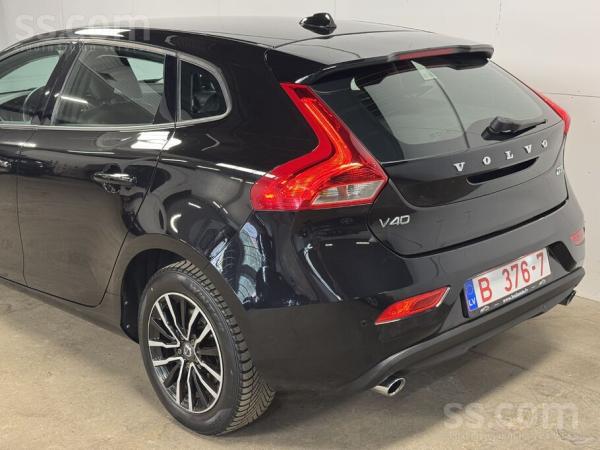 Black Volvo V40 2017 in Jurmala, with an engine capacity of 2.00 L and mileage of 220 thousand km for 9750 €, photo 9 on AUTOMOTO.COM.LV