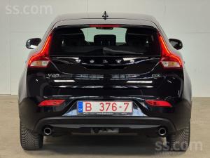 Black Volvo V40 2017 in Jurmala, with an engine capacity of 2.00 L and mileage of 220 thousand km for 9750 €, photo 16 on AUTOMOTO.COM.LV
