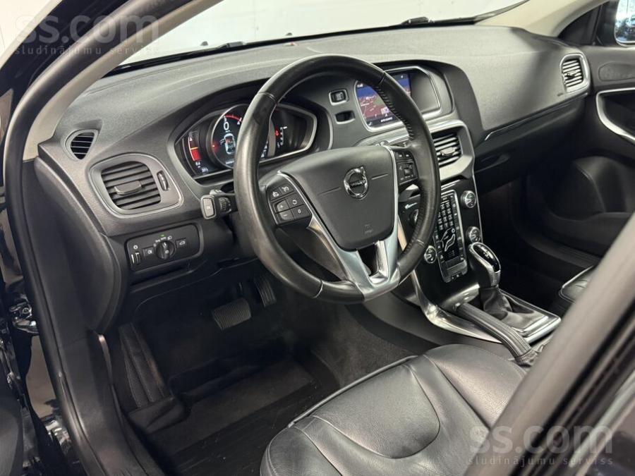 Black Volvo V40 2017 in Jurmala, with an engine capacity of 2.00 L and mileage of 220 thousand km for 9750 €, photo 17 on AUTOMOTO.COM.LV