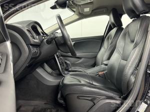 Black Volvo V40 2017 in Jurmala, with an engine capacity of 2.00 L and mileage of 220 thousand km for 9750 €, photo 18 on AUTOMOTO.COM.LV
