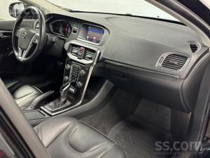 Black Volvo V40 2017 in Jurmala, with an engine capacity of 2.00 L and mileage of 220 thousand km for 9750 €, photo 20 on AUTOMOTO.COM.LV