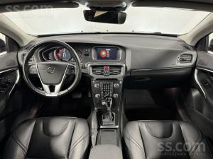 Black Volvo V40 2017 in Jurmala, with an engine capacity of 2.00 L and mileage of 220 thousand km for 9750 €, photo 23 on AUTOMOTO.COM.LV