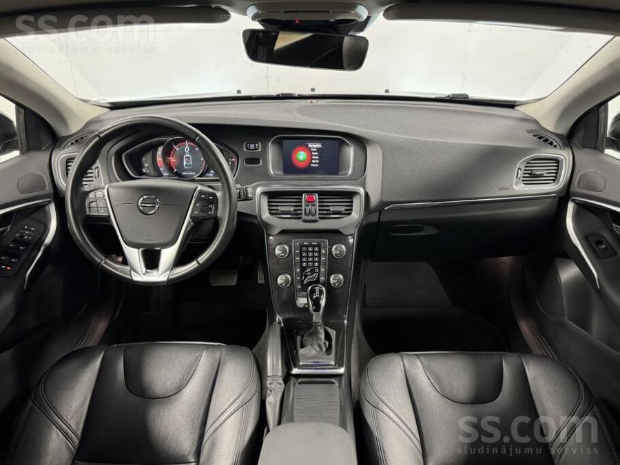 Black Volvo V40 2017 in Jurmala, with an engine capacity of 2.00 L and mileage of 220 thousand km for 9750 €, photo 23 on AUTOMOTO.COM.LV