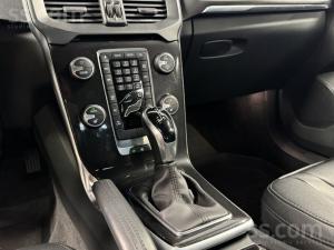 Black Volvo V40 2017 in Jurmala, with an engine capacity of 2.00 L and mileage of 220 thousand km for 9750 €, photo 24 on AUTOMOTO.COM.LV