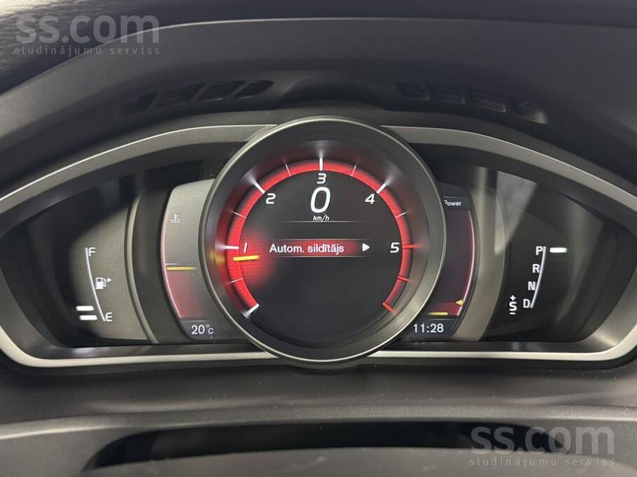 Black Volvo V40 2017 in Jurmala, with an engine capacity of 2.00 L and mileage of 220 thousand km for 9750 €, photo 29 on AUTOMOTO.COM.LV